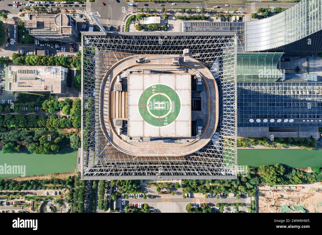 Heliport on skyscraper roof hi-res stock photography and images - Alamy