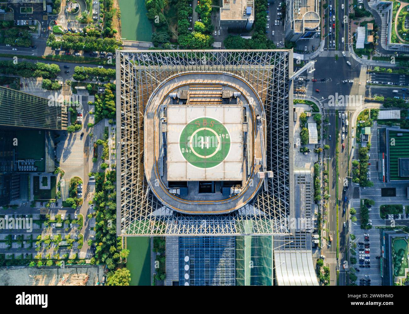Heliport on skyscraper roof hi-res stock photography and images - Alamy