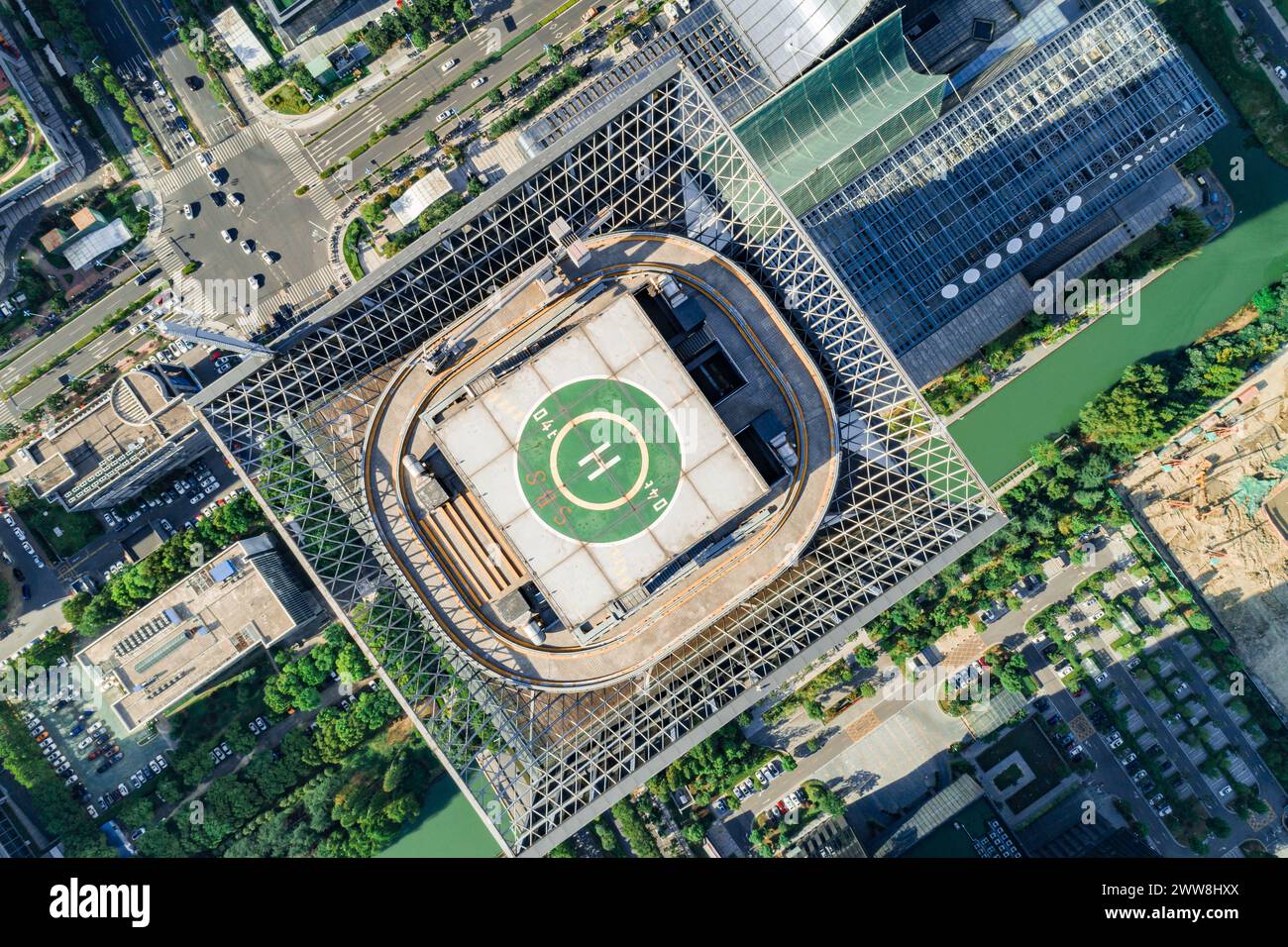 Heliport on skyscraper roof hi-res stock photography and images - Alamy