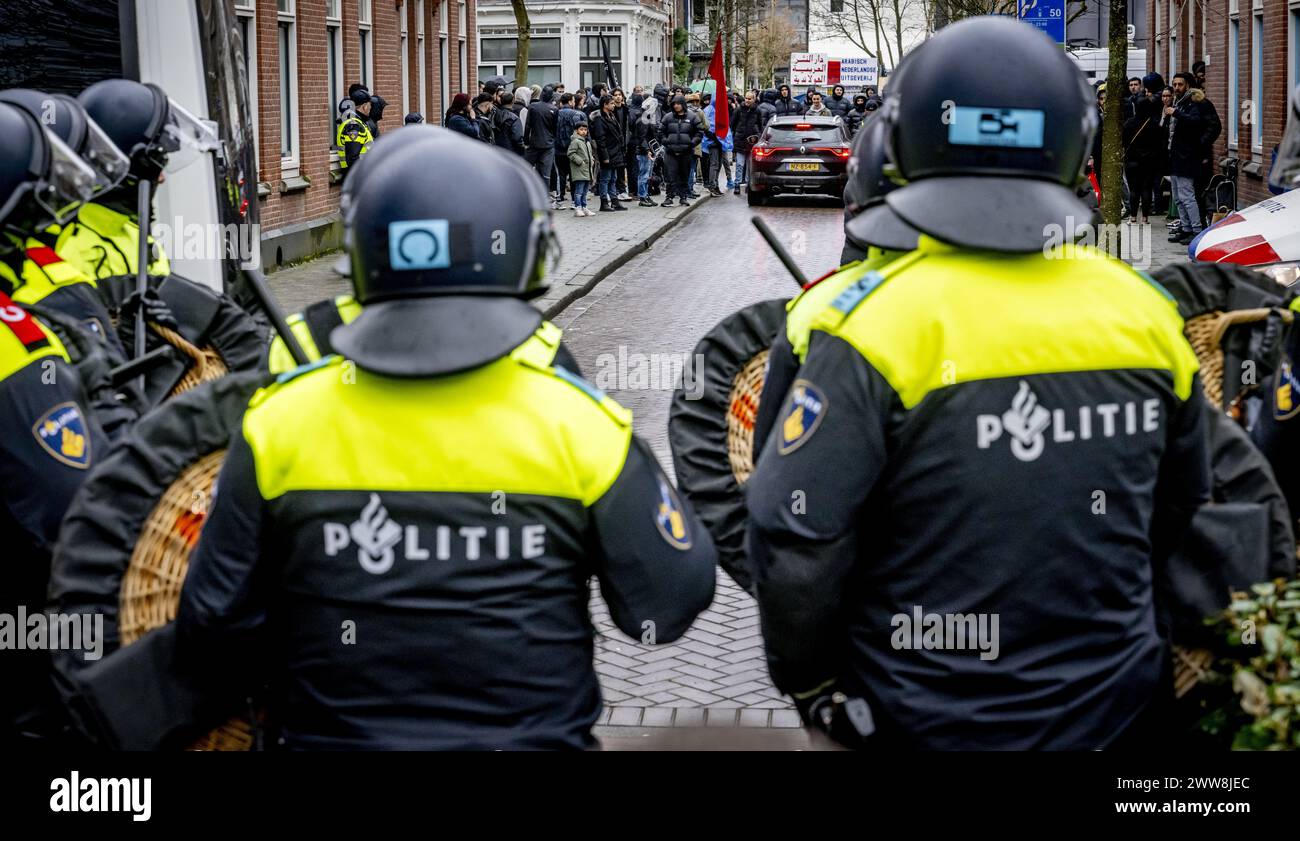 ROTTERDAM - Against demonstrators during a pro-Israel demonstration by ...