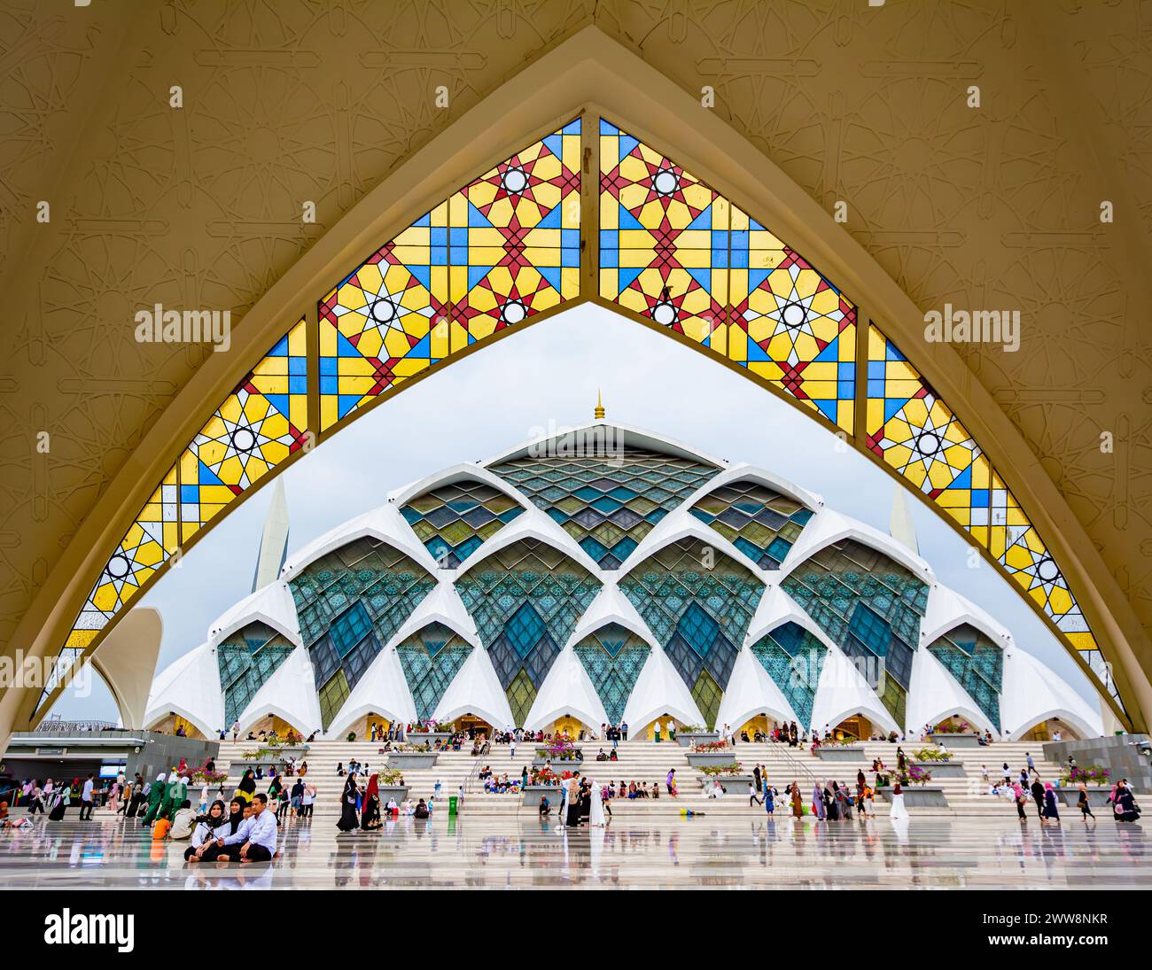 Bandung, Indonesia - 4th Nov 2023: The arch in Al Jabbar Great Mosque ...