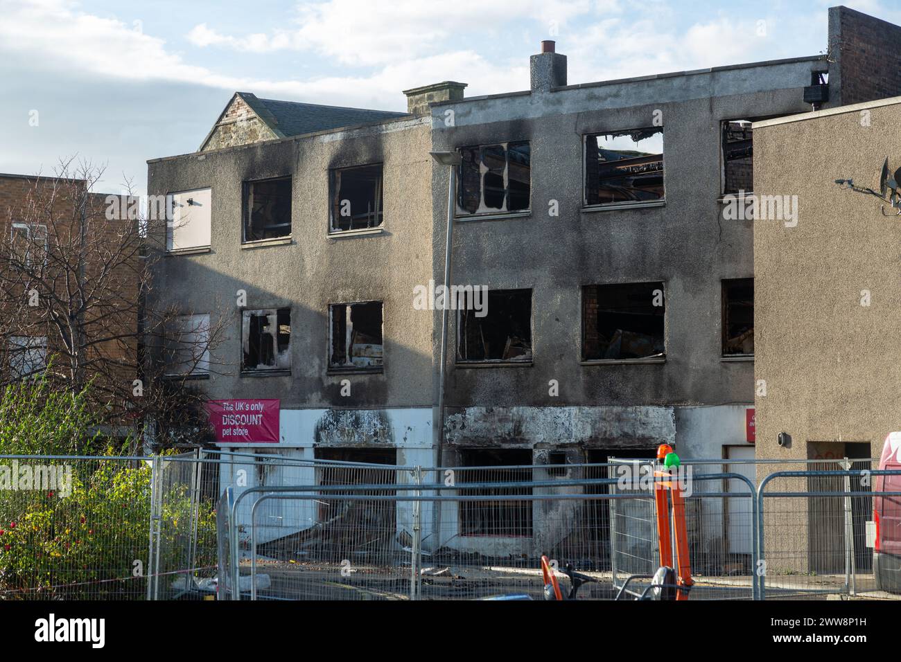 Burnt out building hi-res stock photography and images - Alamy