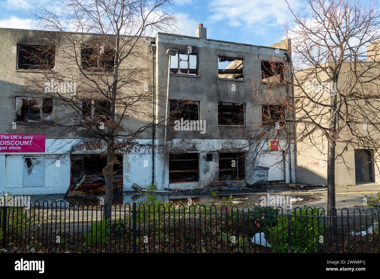 Burnt out building hi-res stock photography and images - Alamy