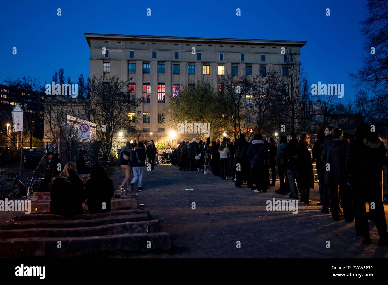 Party berghain hi-res stock photography and images - Alamy