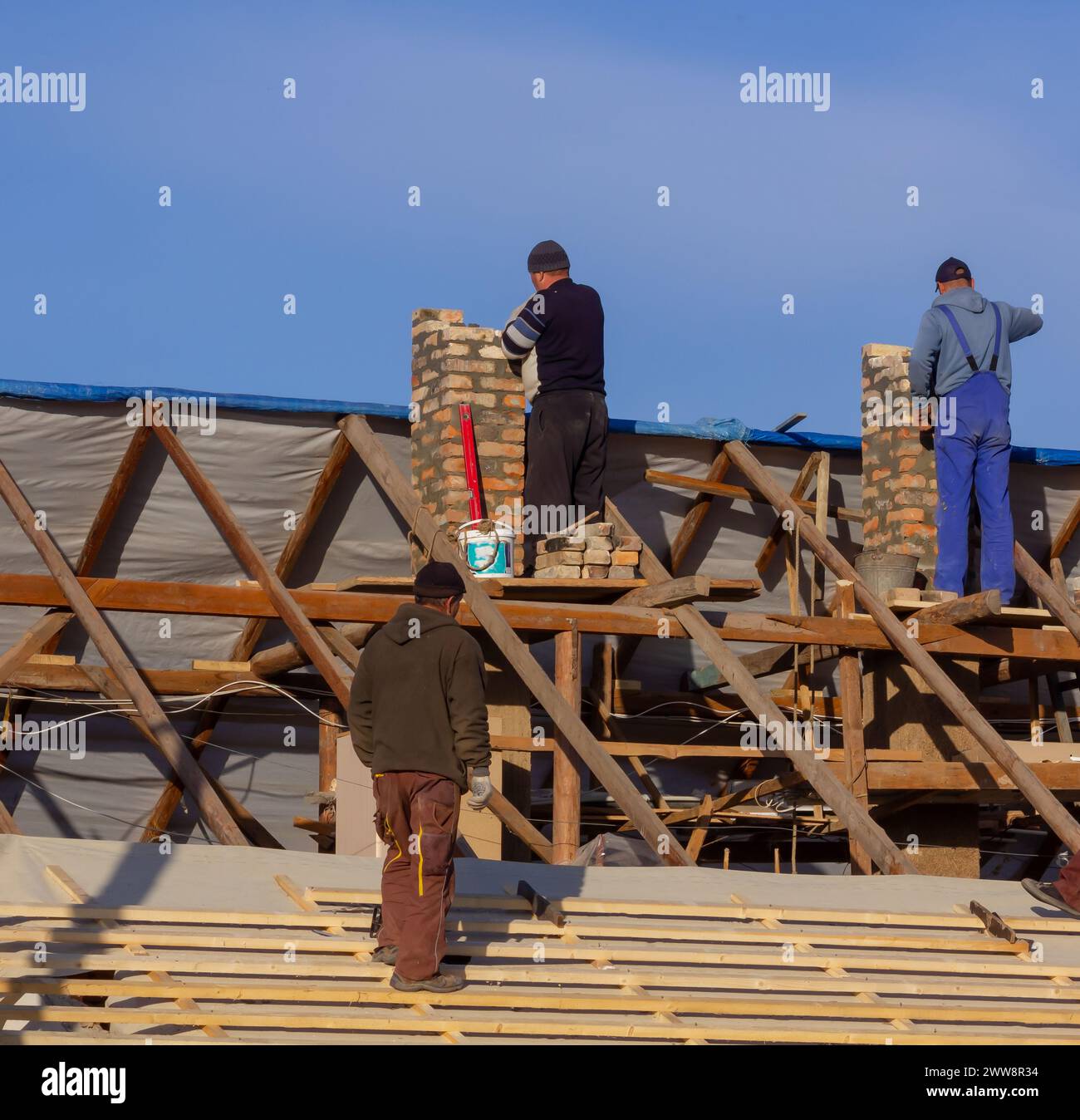 Rooftop teamwork hi-res stock photography and images - Alamy