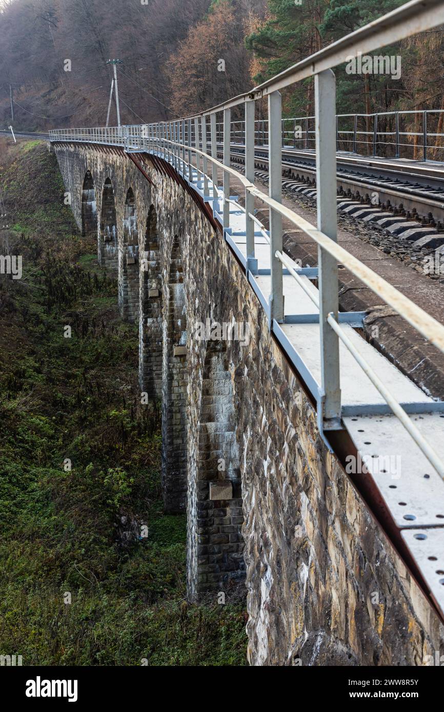 Old historic arched road bridge hi-res stock photography and images - Alamy