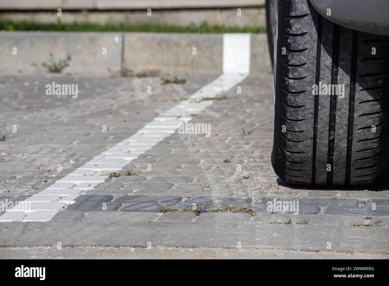 Deflated tire wheel line hi-res stock photography and images - Alamy