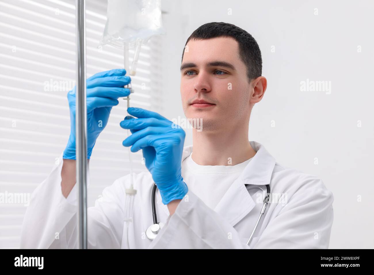 Man doctor bag hi-res stock photography and images - Alamy