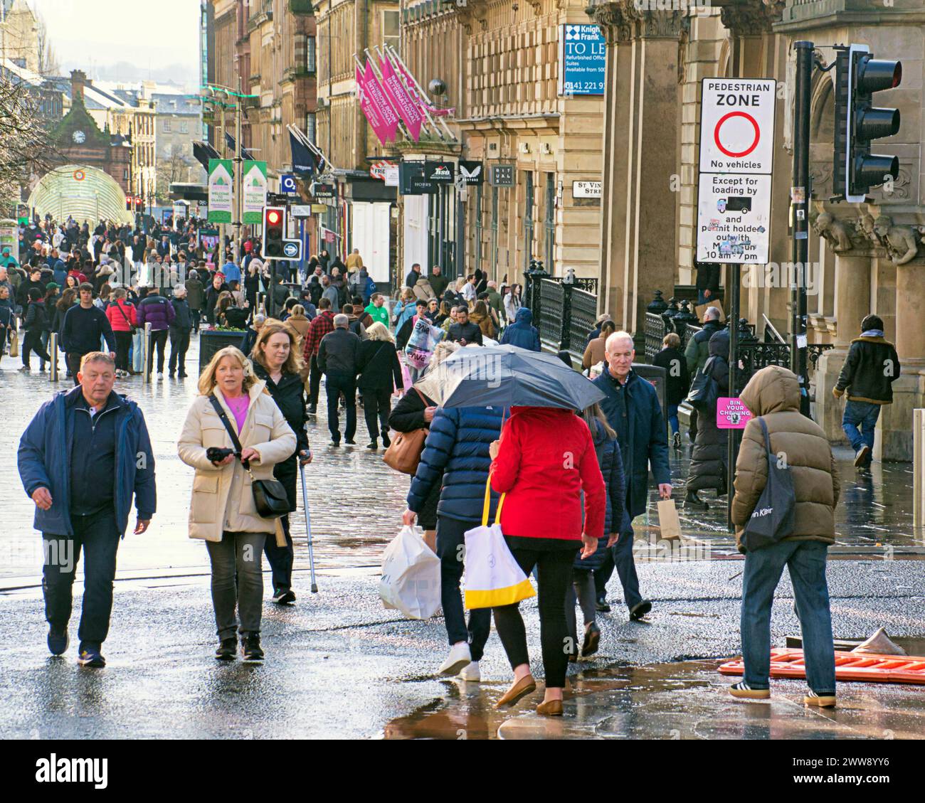 Glasgow, Scotland, UK. 22nd March, 2024: UK Weather: Gusty spring ...