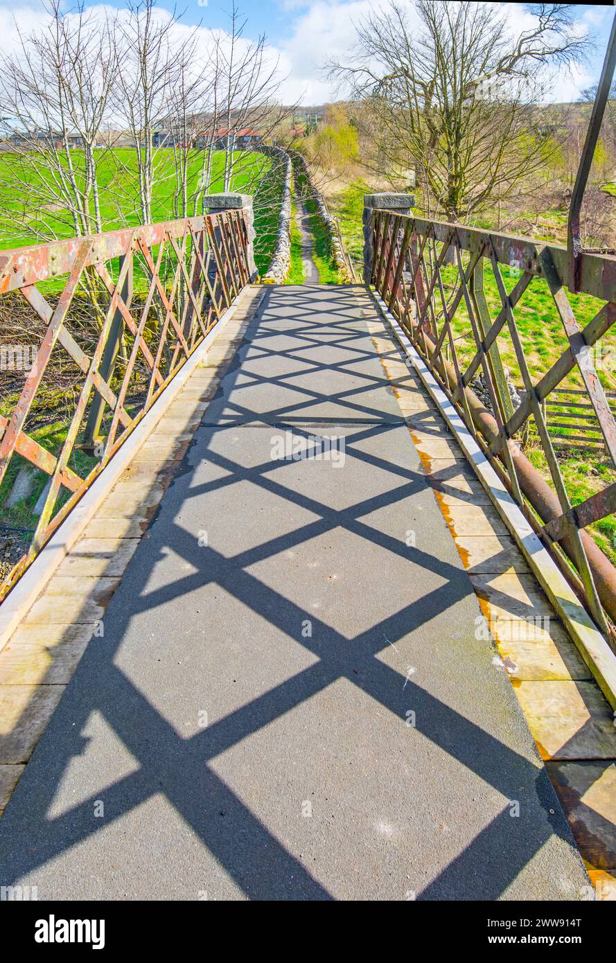 Narrow,double-walled , footpath leading from Langcliffe to the railway ...