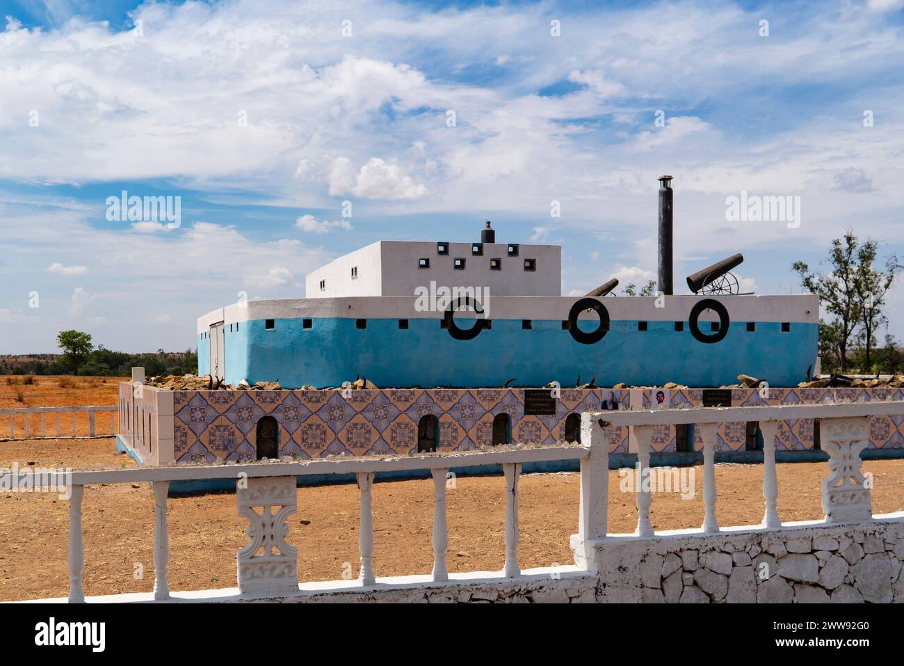 Traditional madagascar tomb hi-res stock photography and images - Alamy