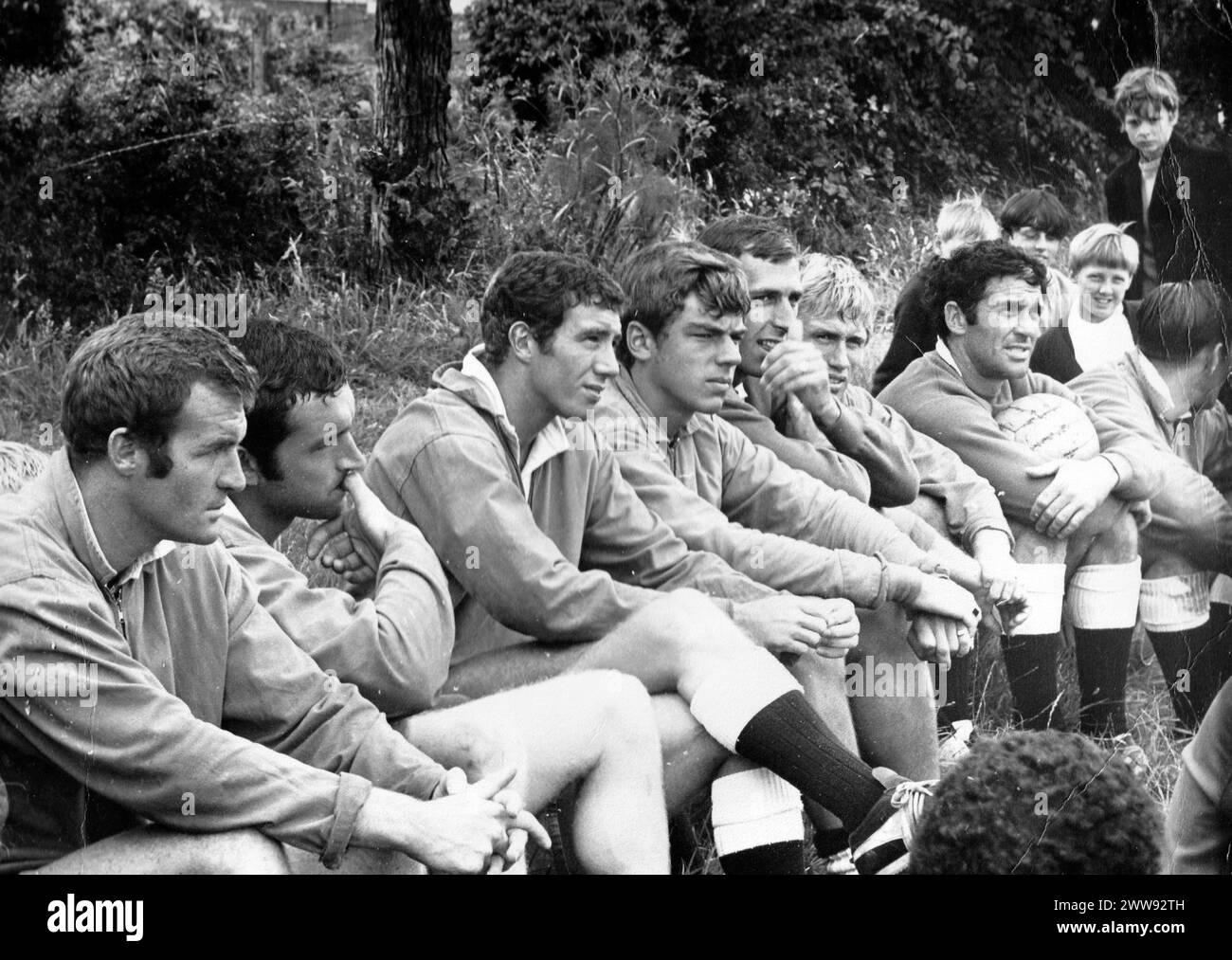 POMPEY PLAYERS TRAINING AT EASTNEY BARRACKS 1969. LEFT TO RIGHT, FRANK ...