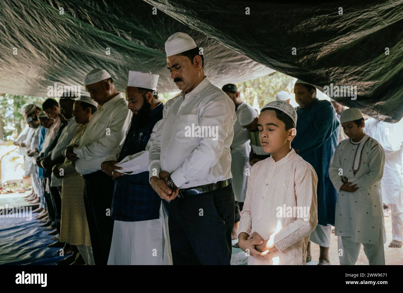 Guwahati, Assam, India. 22nd Mar 2024. Muslim devotees offer the Friday ...