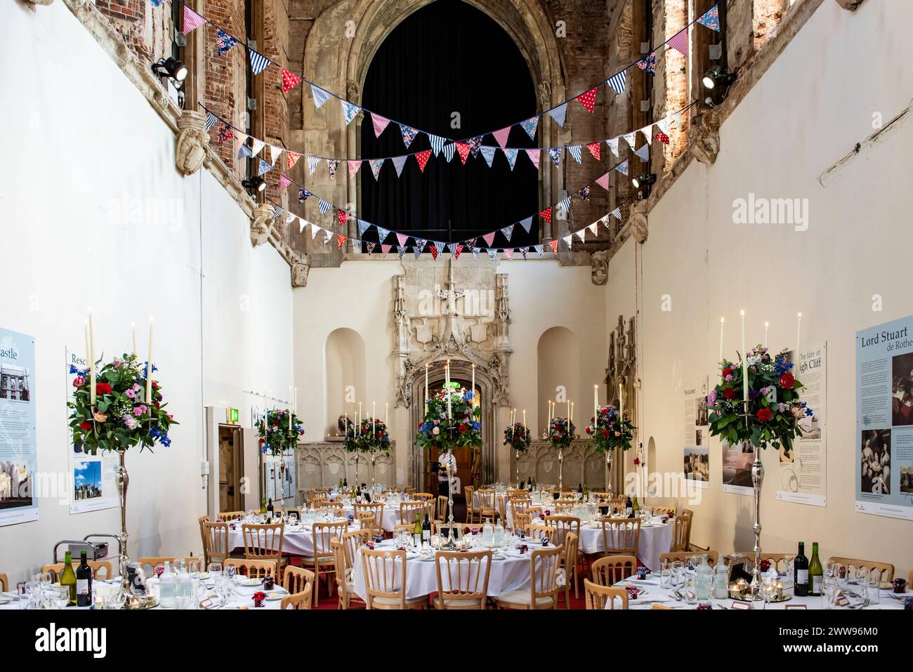 Decorated wedding reception tables hi-res stock photography and images ...