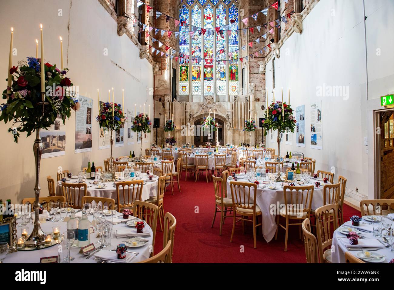 Decorated wedding reception tables hi-res stock photography and images ...