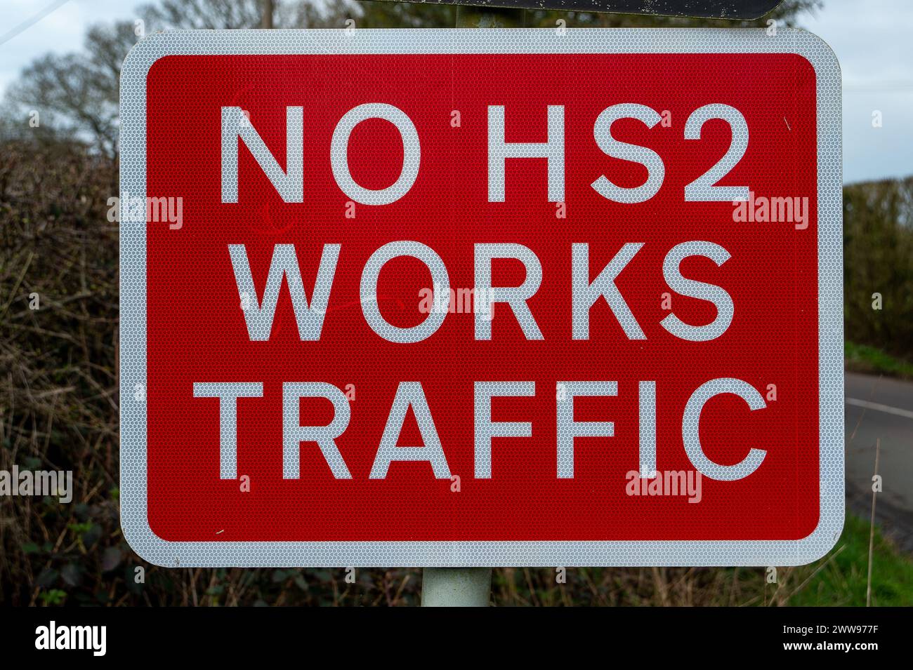 South Heath, UK. 21st March, 2024. A No HS2 Works Traffic sign in South ...