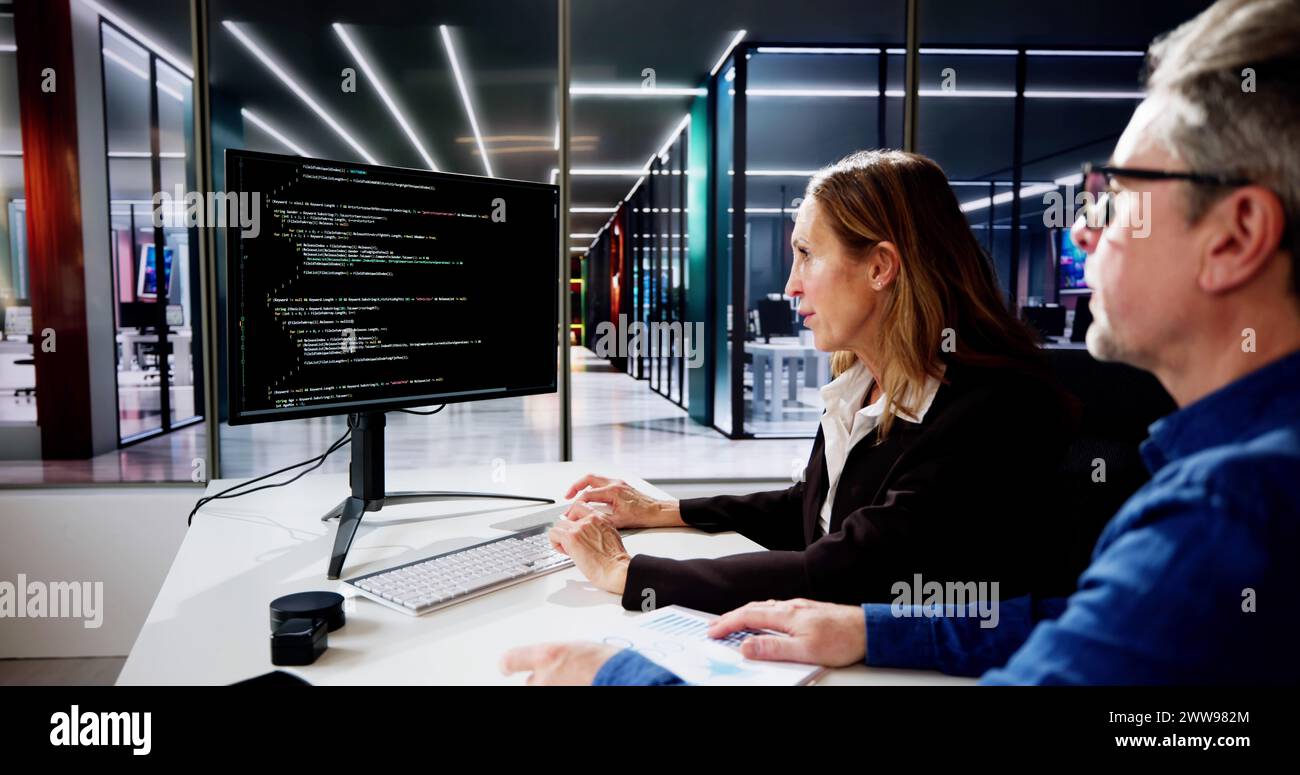 Agile Pair Programming And Extreme Coding. Business Software Stock Photo - Alamy