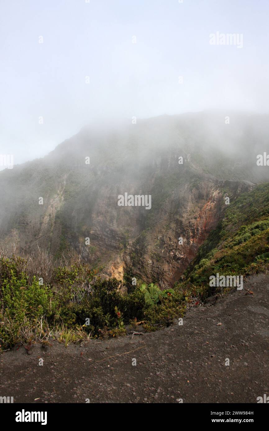 Irazu Volcano, Irazú Volcano national park or Parque Nacional Volcán ...