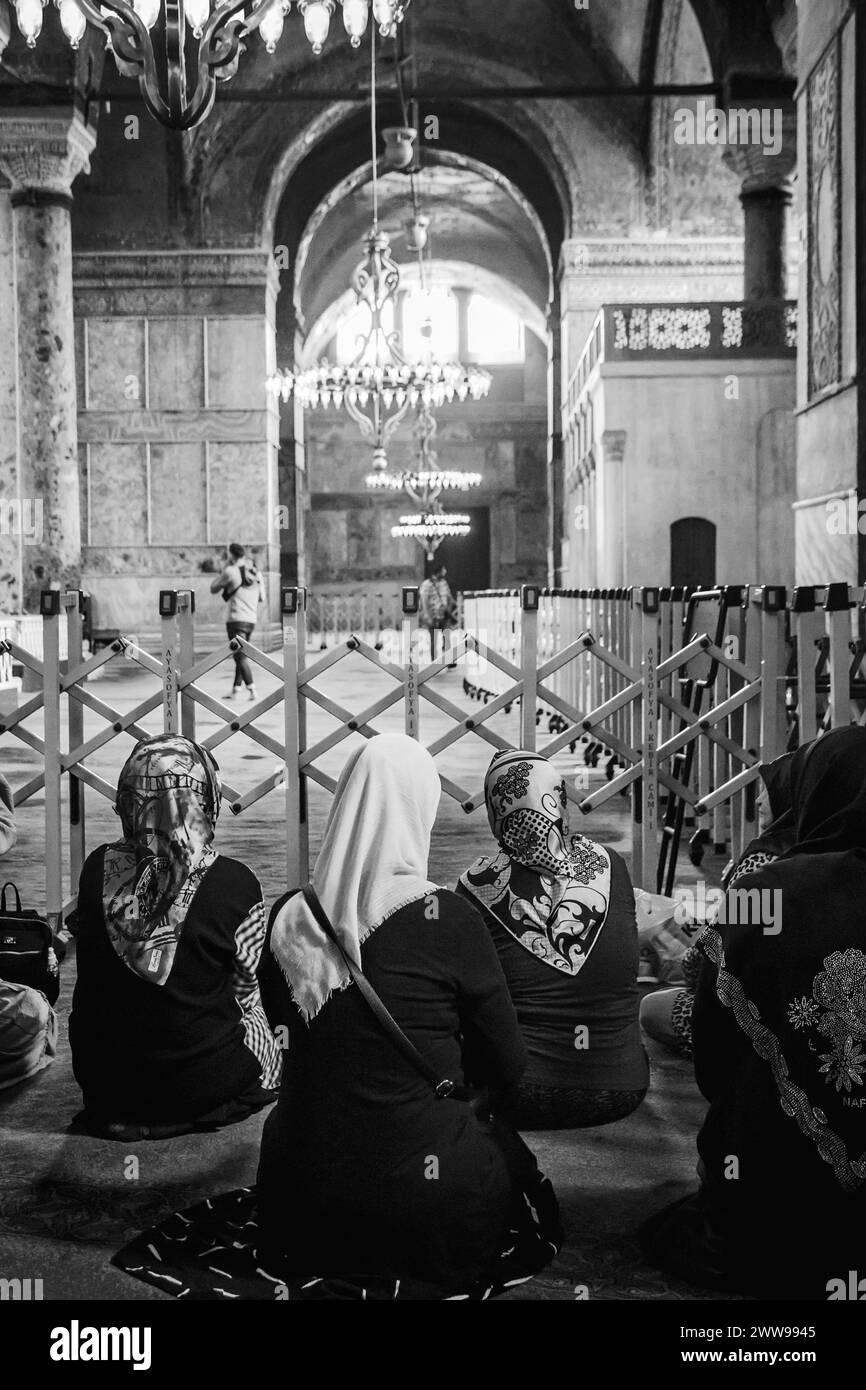 a group of muslim women kneel to pray in a mosque in istanbul Stock ...