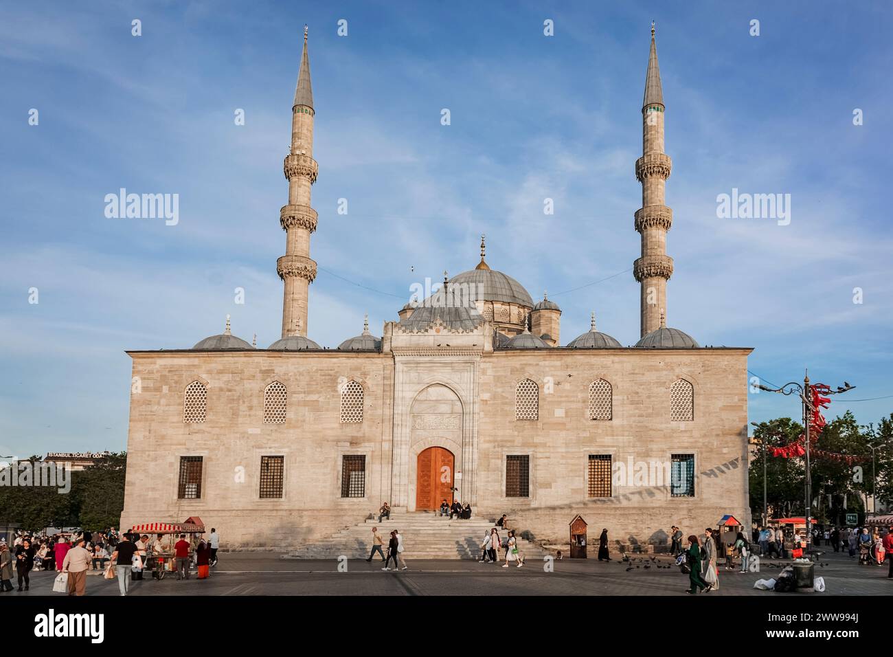 the Yeni Mosque at Eminonu Port in Istanbul Stock Photo - Alamy