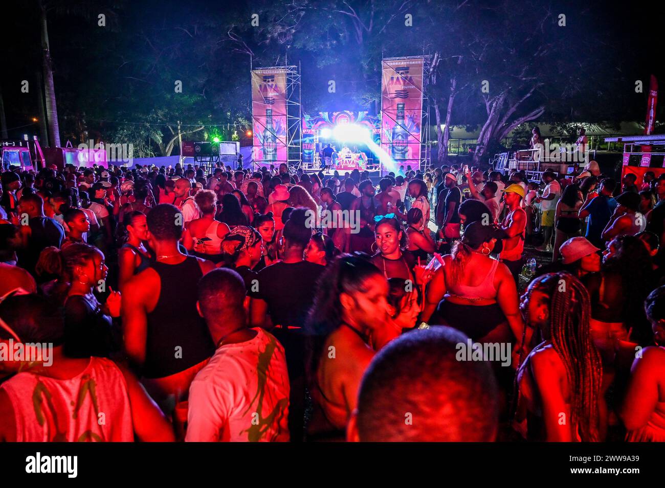 Trinidad carnival crowd hi-res stock photography and images - Alamy