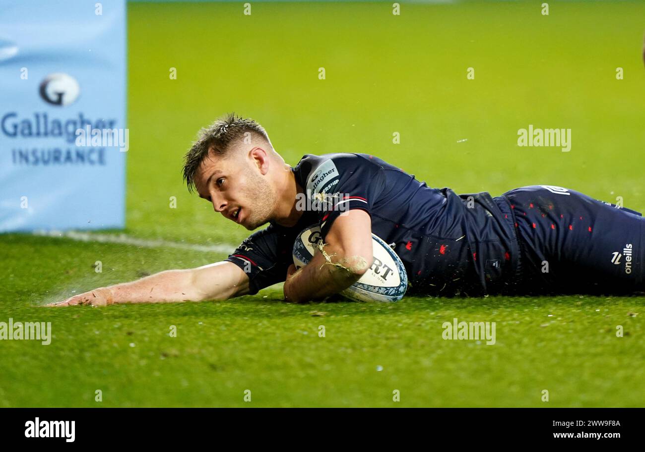 Bristol Bears' Harry Randall scores his sides second try of the game ...