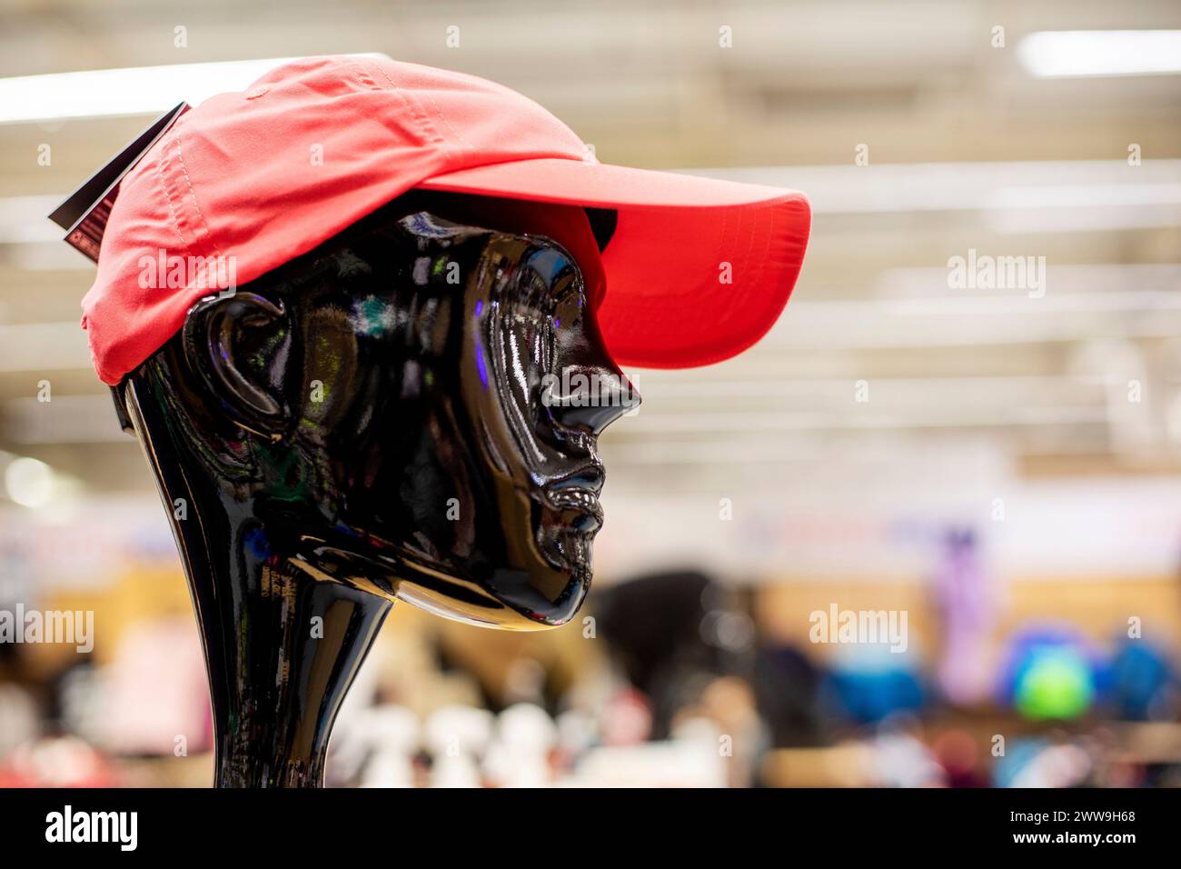 Mannequin retail equipment hi-res stock photography and images - Alamy