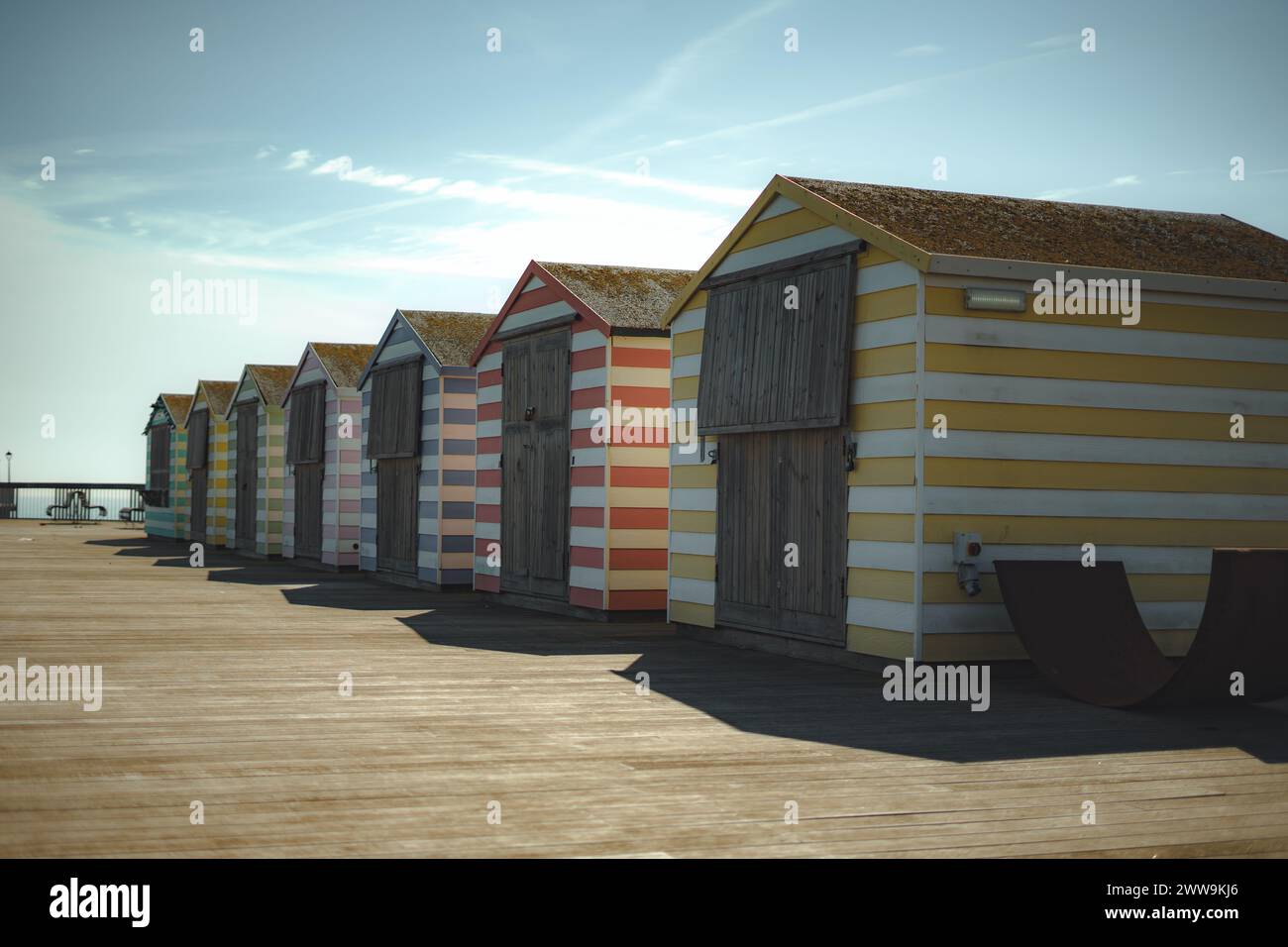 Hasting beach huts hi-res stock photography and images - Alamy