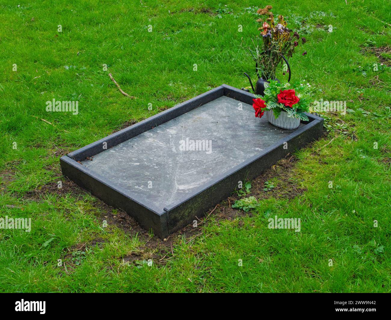 Unmarked grave hi-res stock photography and images - Alamy