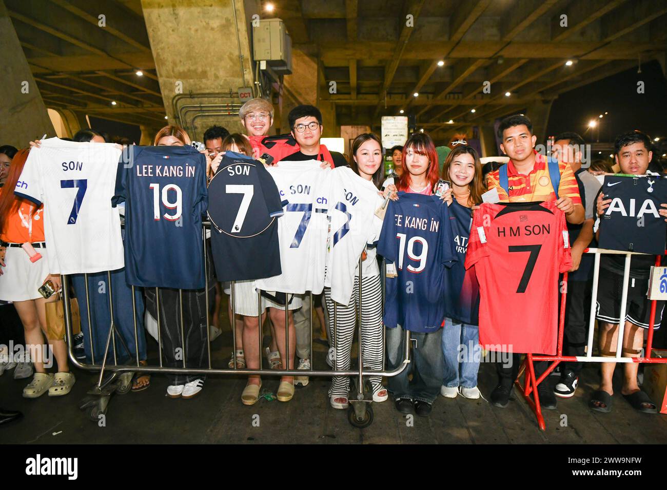 Heung min son fans hi-res stock photography and images - Alamy