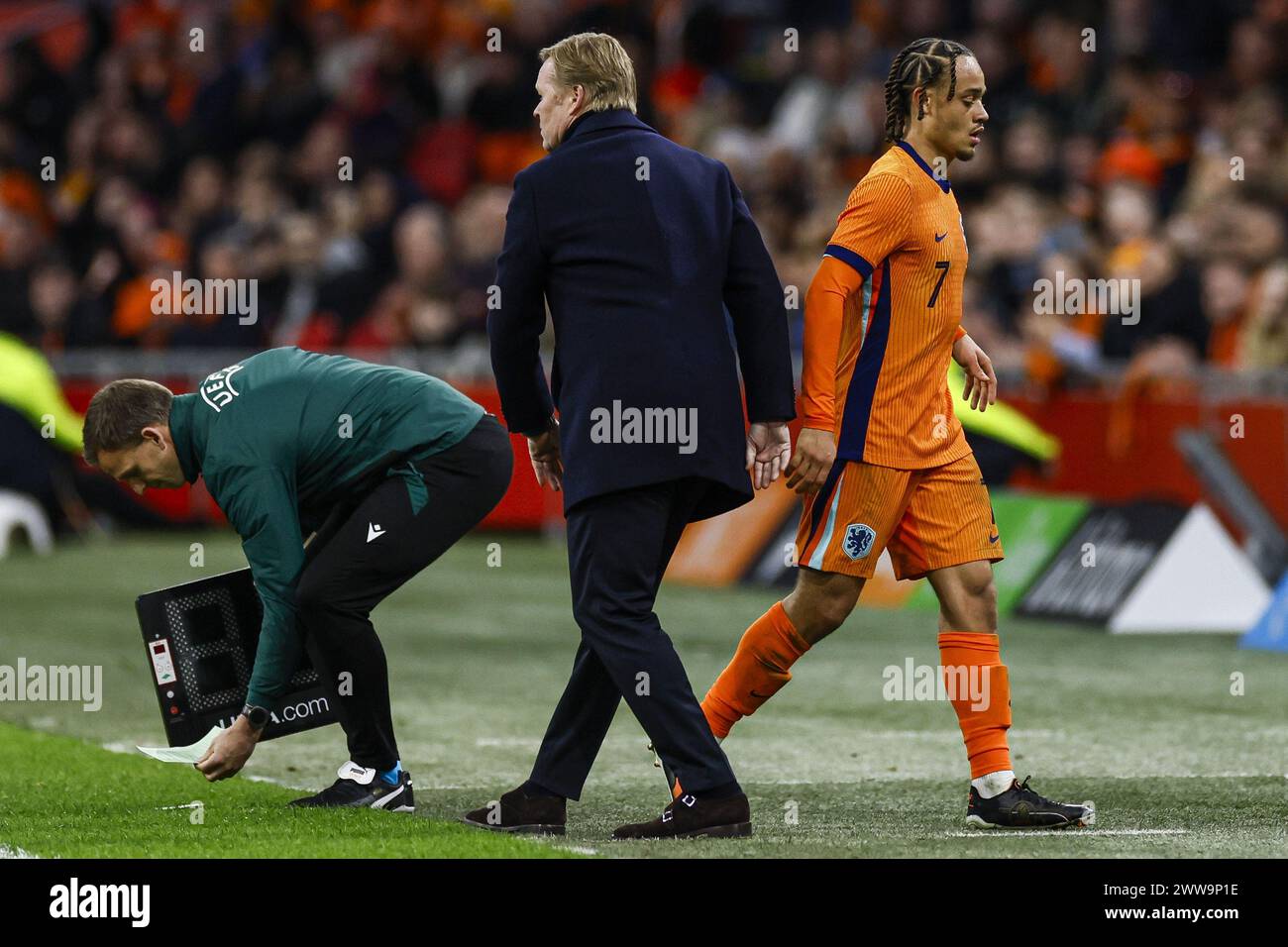 AMSTERDAM - (l-r) Holland coach Ronald Koeman, Xavi Simons of Holland ...