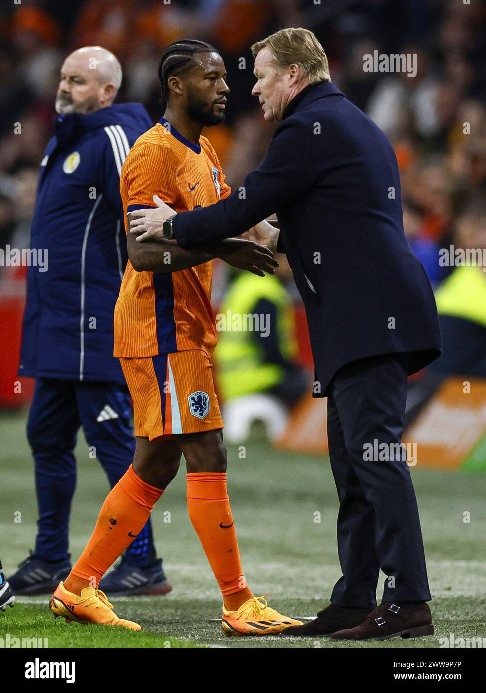 AMSTERDAM - (l-r) Georginio Wijnaldum of Holland, Holland coach Ronald ...