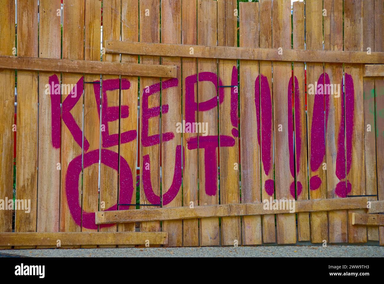 "Keep Out !!!!!" painted on fence around construction site - Chicago ...