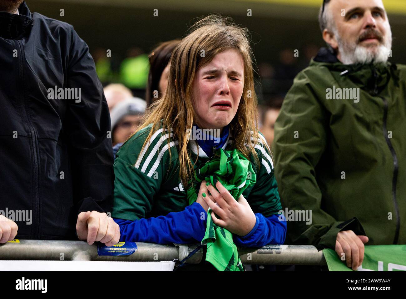 Football fan crying hi-res stock photography and images - Alamy
