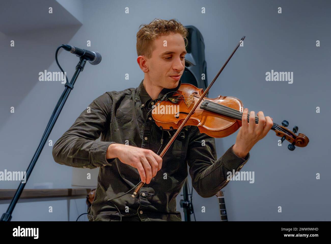Fiddle player Gabriel Dubreuil, Early Spirit, Folk Group Stock Photo ...