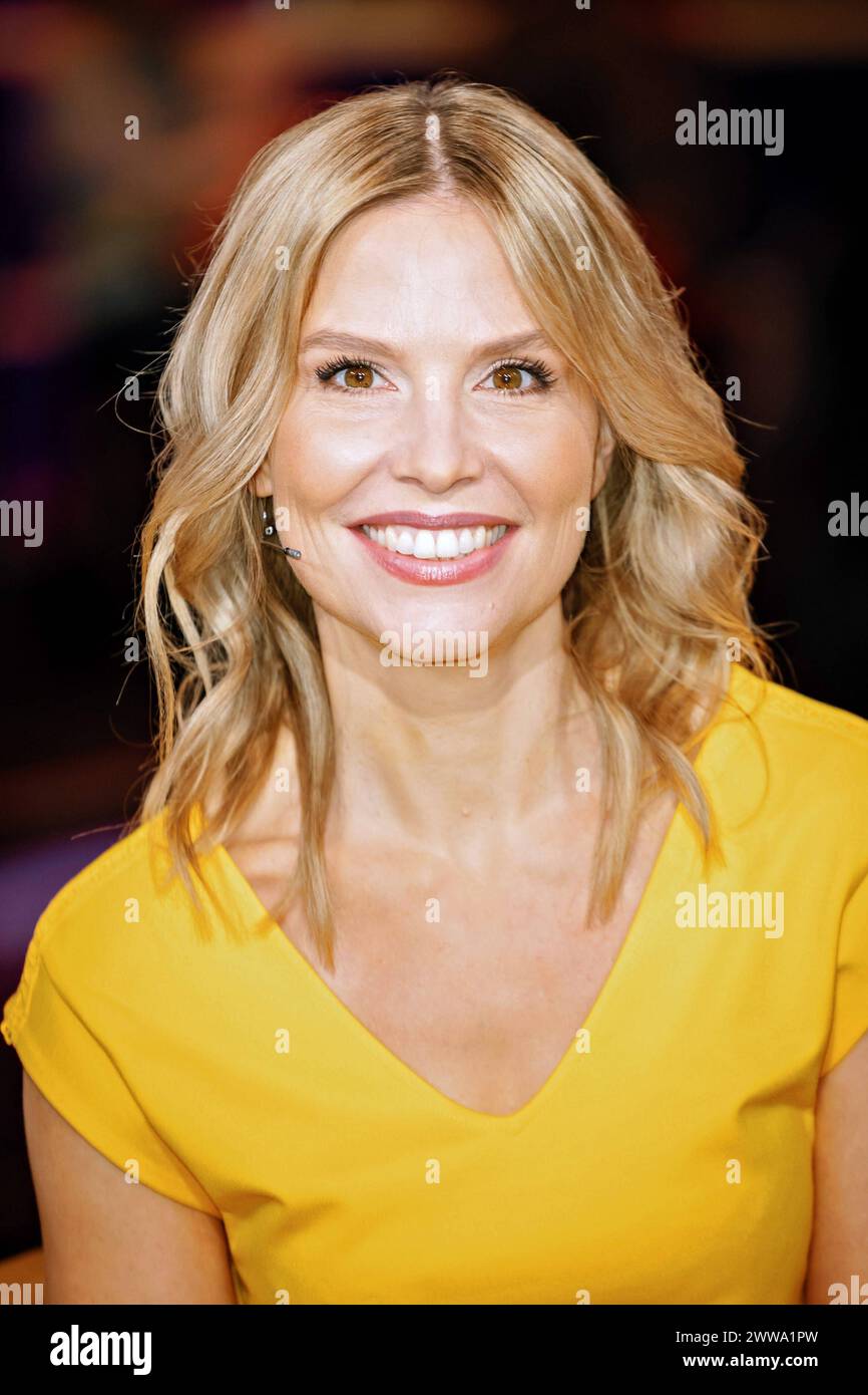 MDR - Riverboat. Ärztin und Moderatorin Dr. Julia Fischer anläßlich der ...