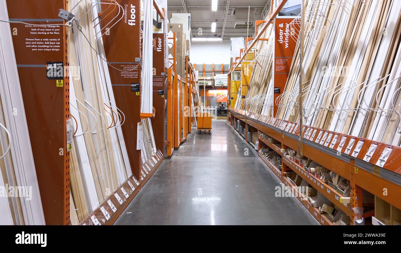 Lumber aisle hi-res stock photography and images - Alamy