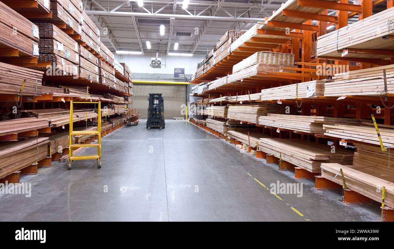 Lumber aisle hi-res stock photography and images - Alamy