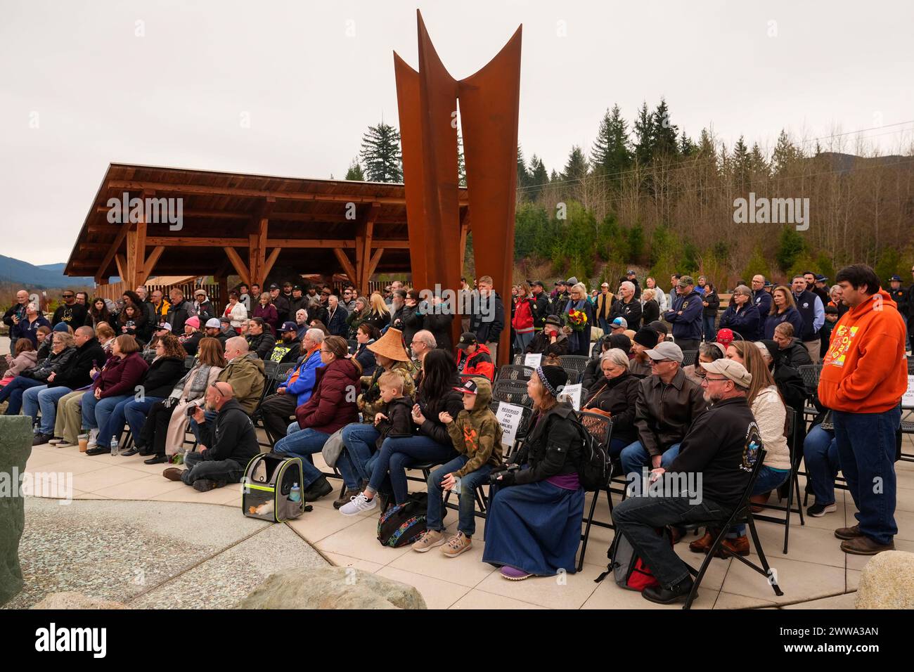 Survivors, family members and first responders attend the Oso Landslide ...