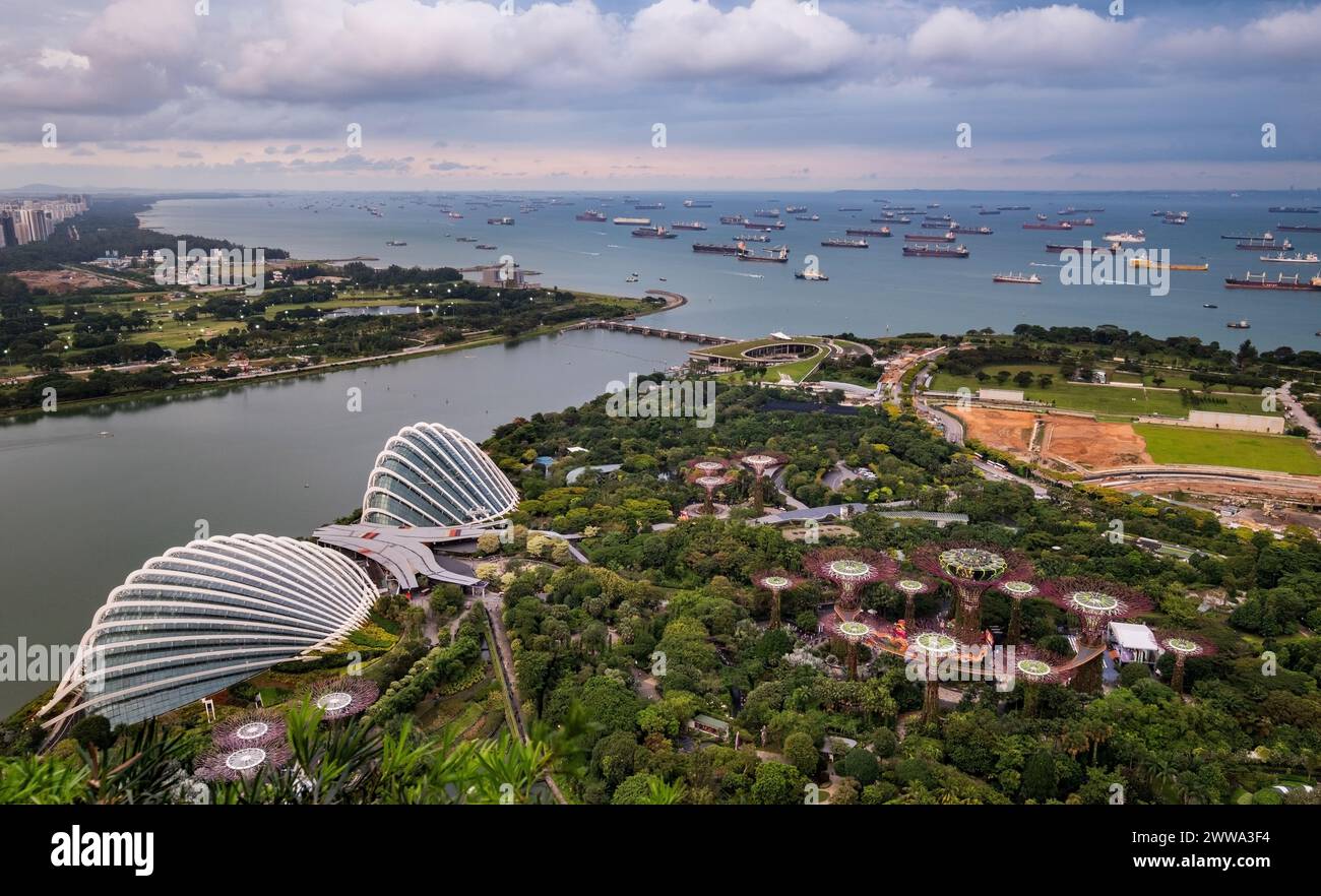 Aerial view cloud forest dome hi-res stock photography and images - Alamy