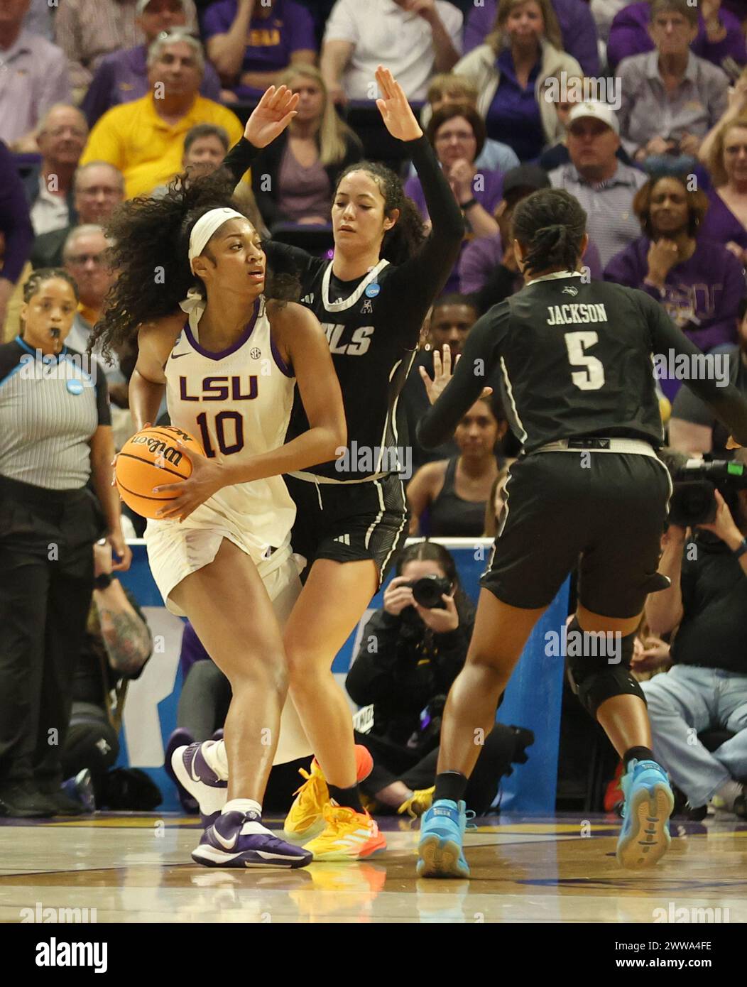 Baton Rouge, USA. 22nd Mar, 2024. LSU Lady Tigers forward Angel Reese ...