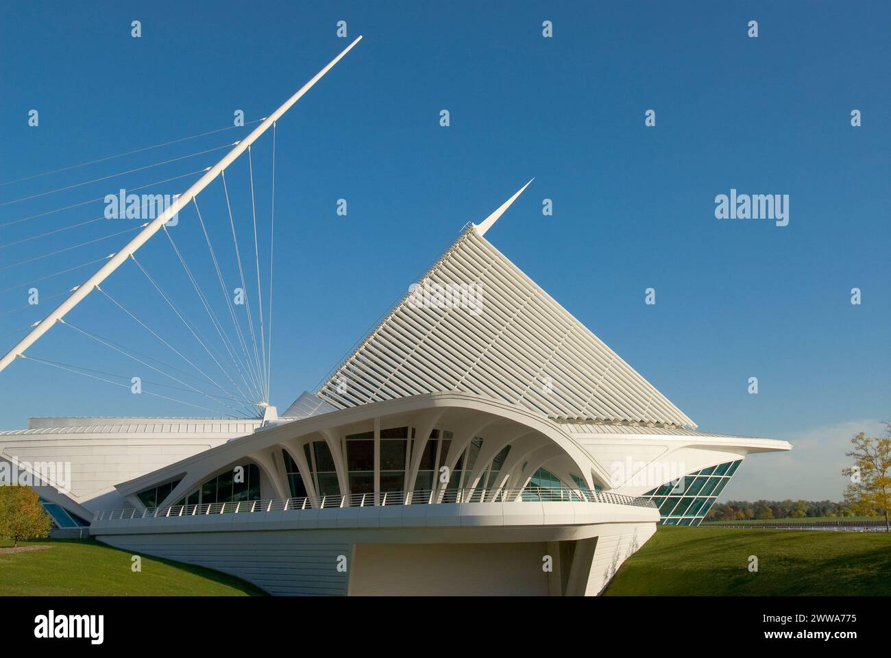 exterior details of the Milwaukee Art Museum designed by Santiago ...