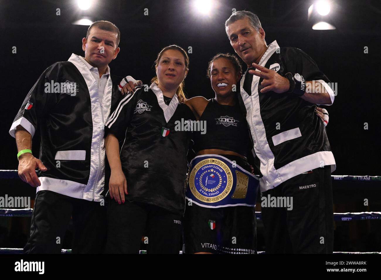 World silver wbc superfeather magnesi hi-res stock photography and ...