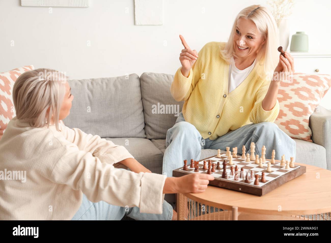 Adult female friends playing chess hi-res stock photography and images ...