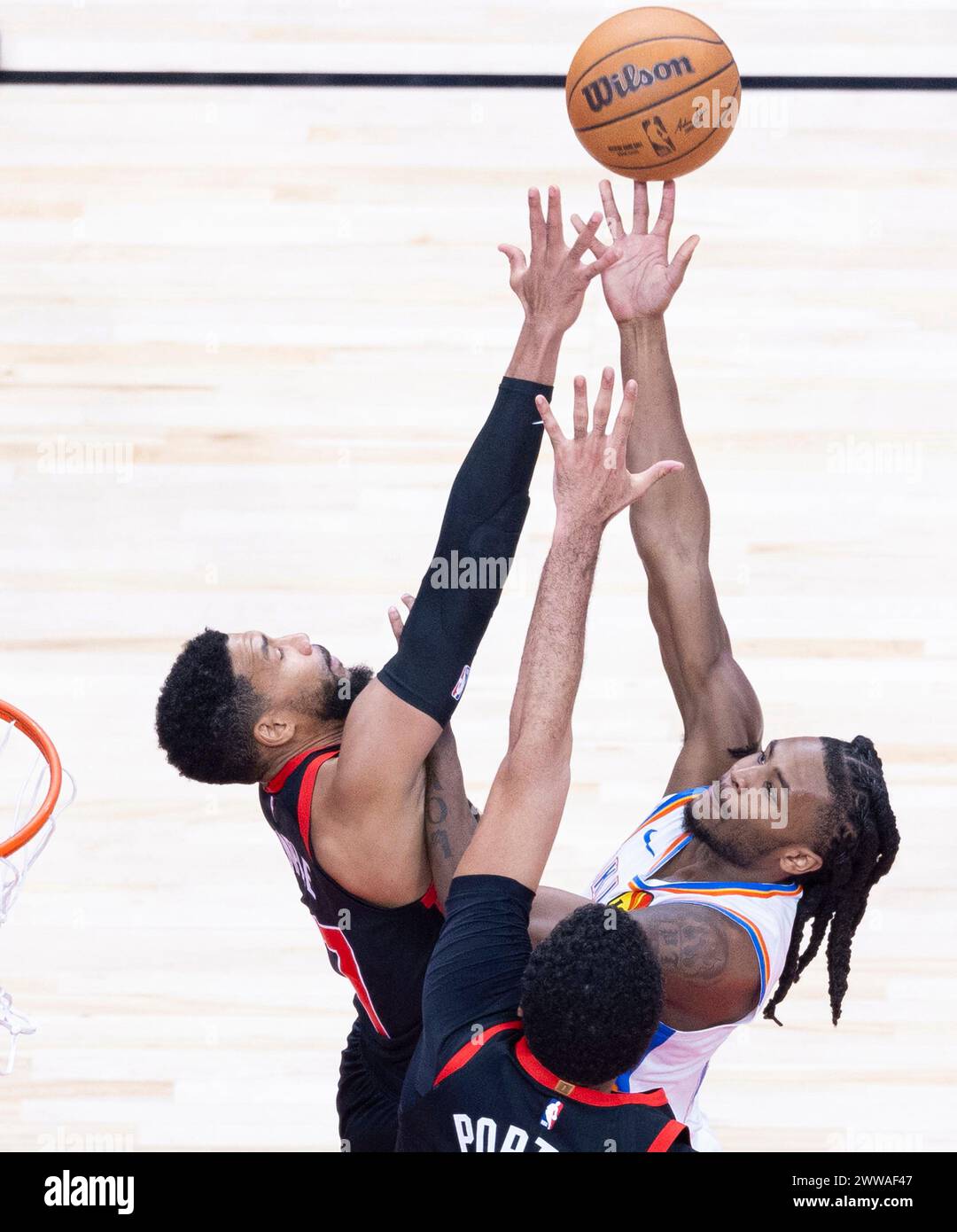 Toronto, Canada. 22nd Mar, 2024. Cason Wallace (R) of Oklahoma City ...