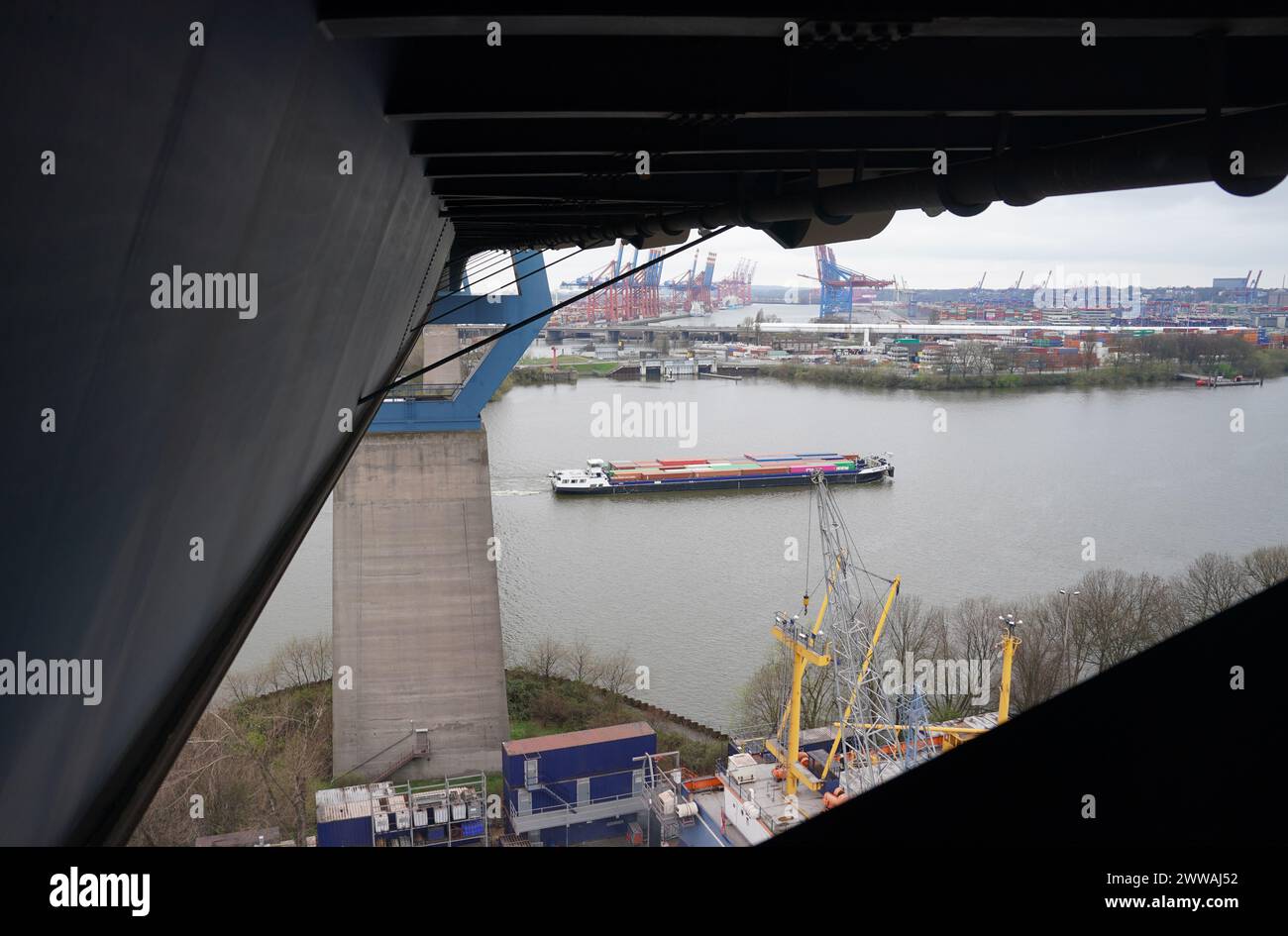 PRODUCTION - 21 March 2024, Hamburg: View of a bridge pier and the ...