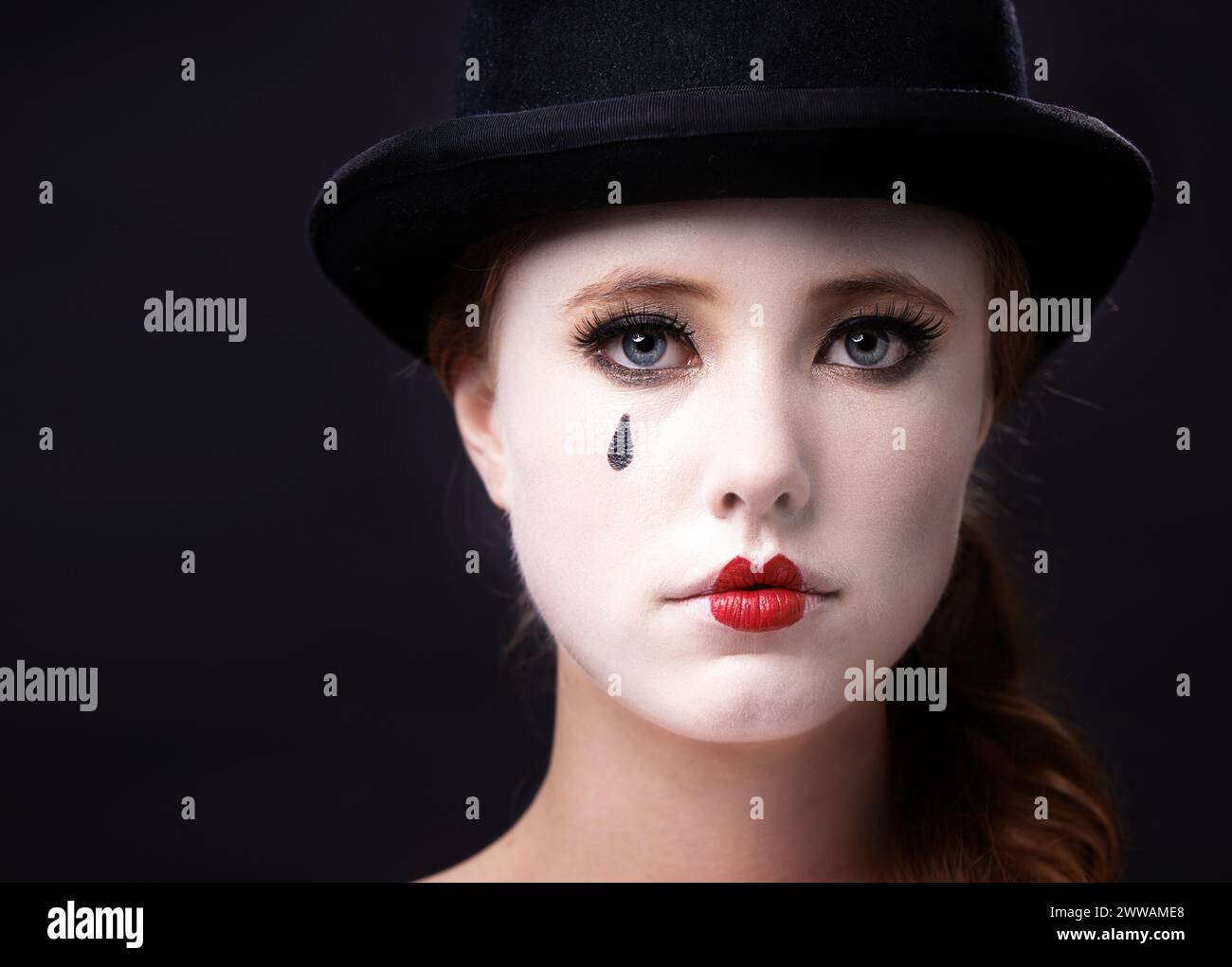 Female circus performer hi-res stock photography and images - Alamy