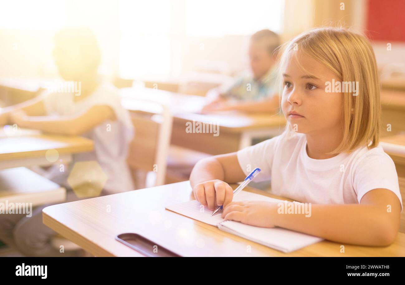 Australian schoolgirl hi-res stock photography and images - Alamy