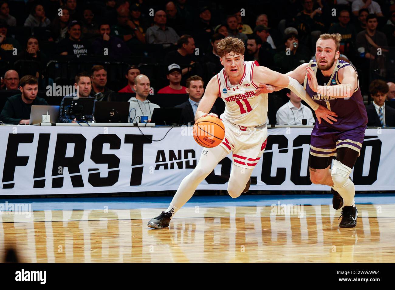 Brooklyn, NY, USA. 22nd Mar, 2024. Wisconsin Badgers guard Max Klesmit ...