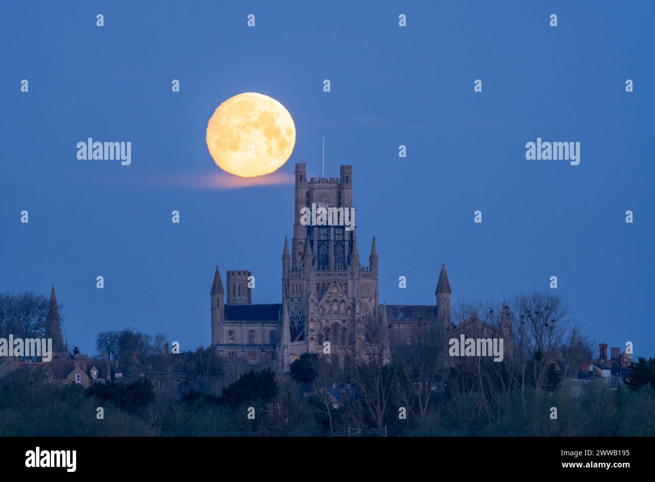 "Worm Moon", "Crow Moon", "Sap Moon", "Lenten Moon Stock Photo - Alamy